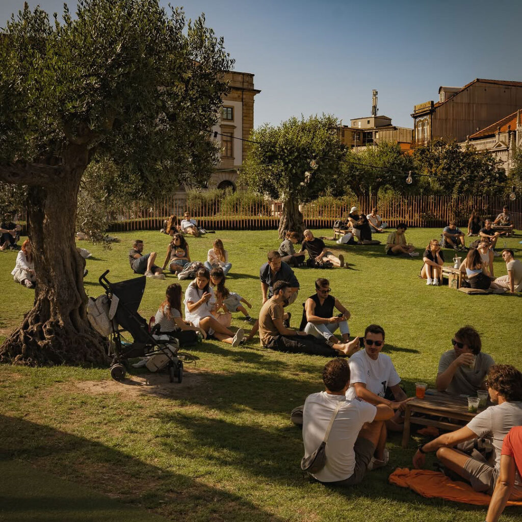 BASE Porto – Bar ao Ar Livre no Coração da Cidade