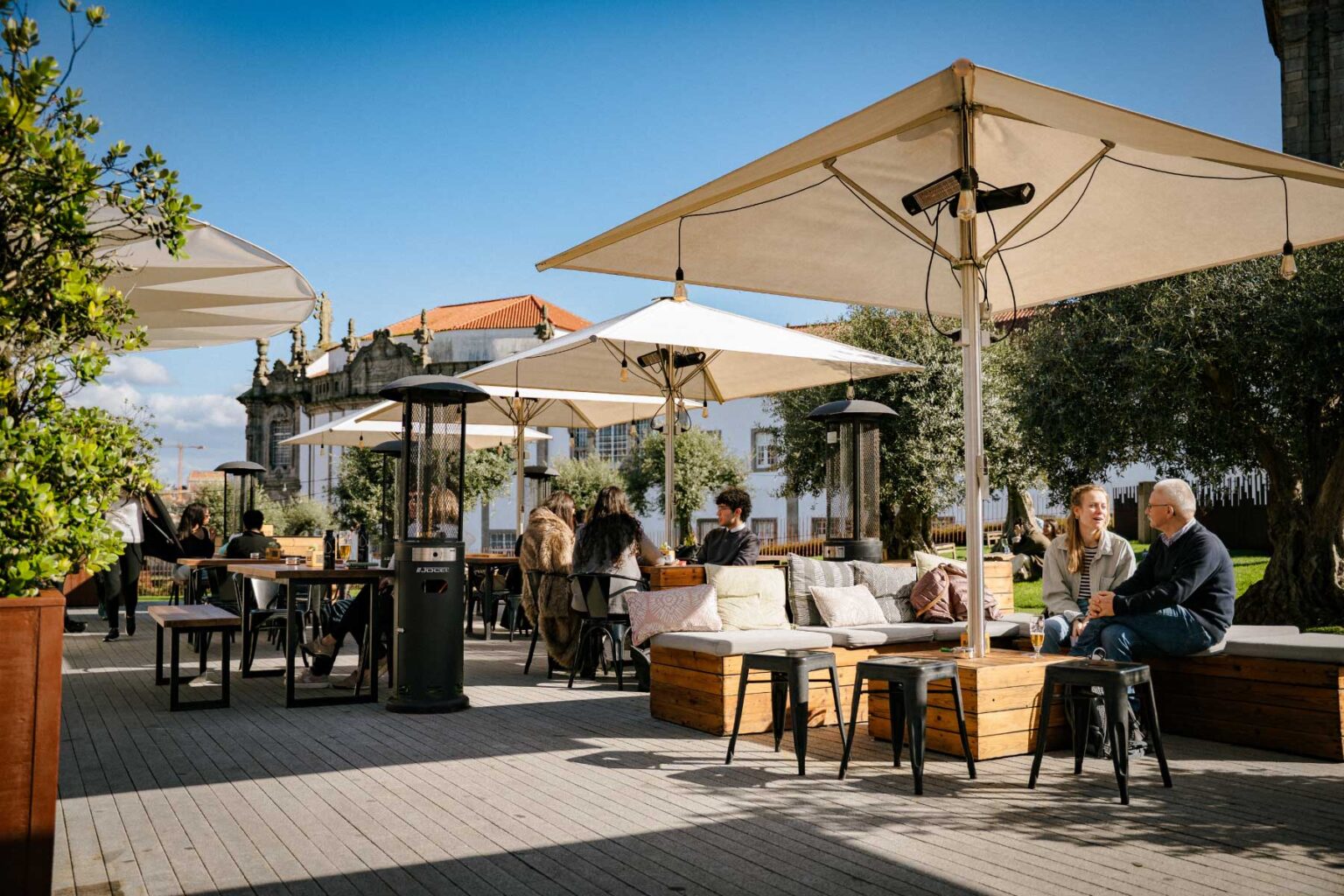 Bar ao Ar Livre no Porto | Descobre o Jardim Urbano do BASE