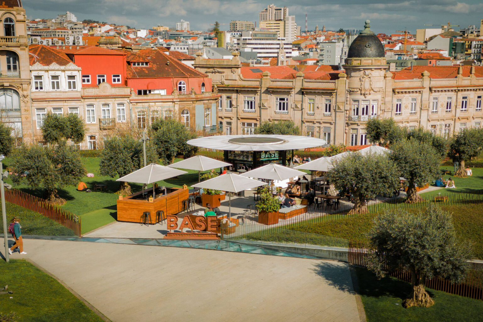 Bar ao Ar Livre no Porto | Descobre o Jardim Urbano do BASE