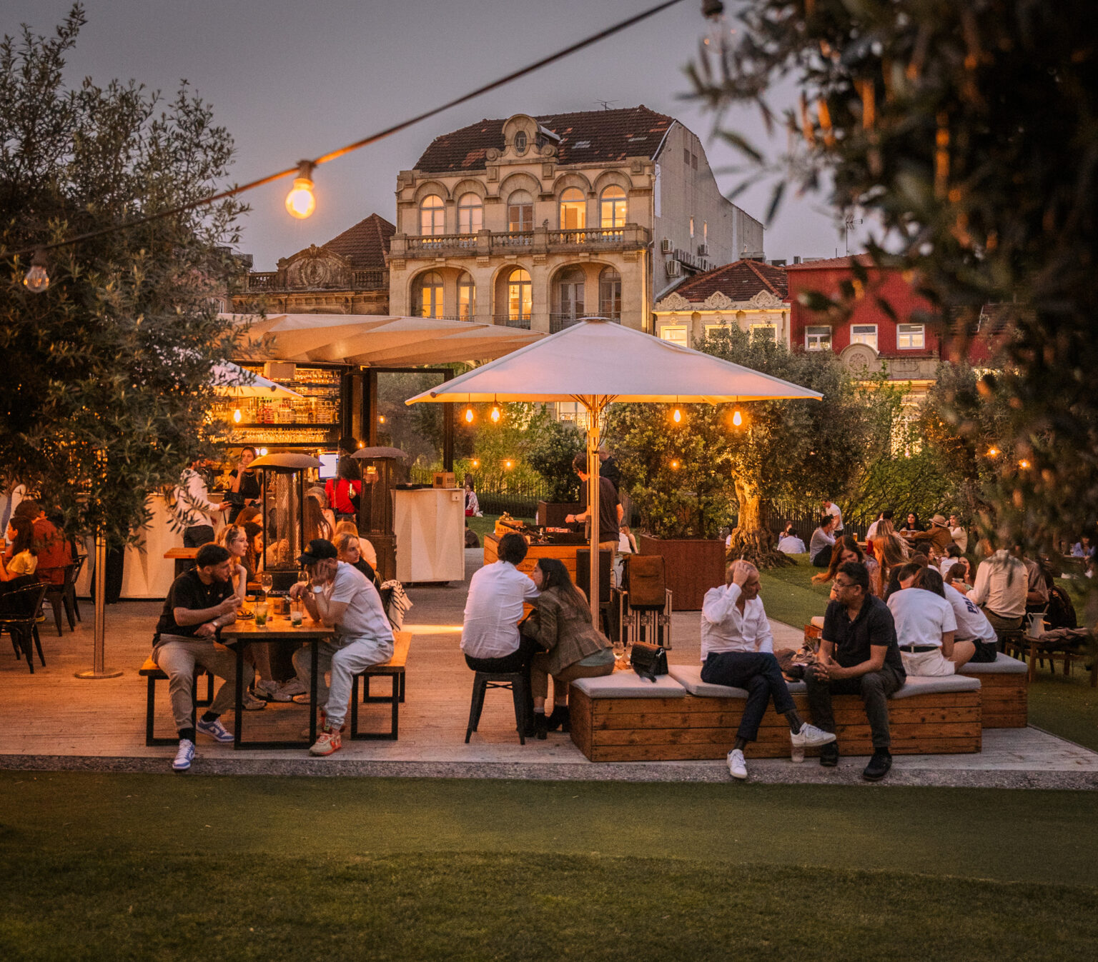 Bar ao Ar Livre no Porto | Descobre o Jardim Urbano do BASE